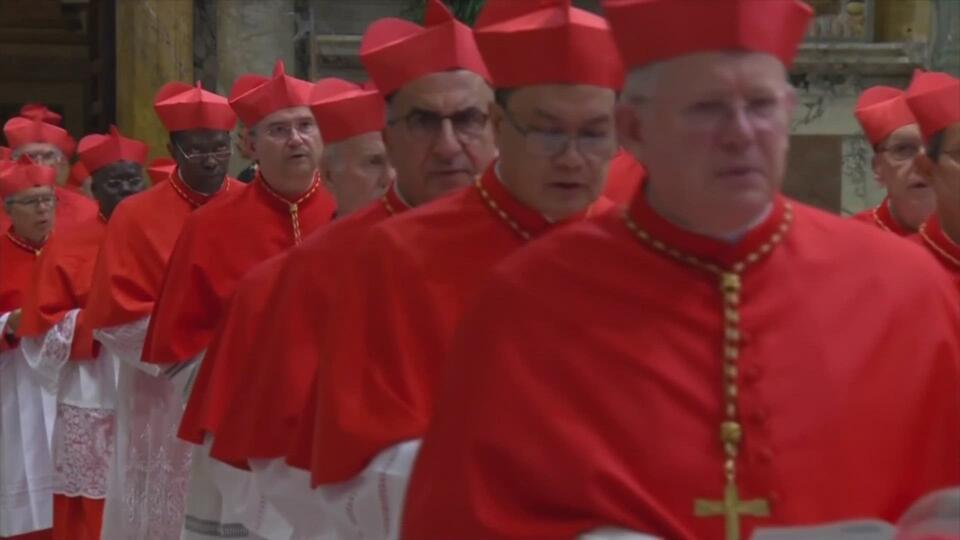 The conclave to elect a new pope officially begins as the door to the Sistine Chapel closes ...