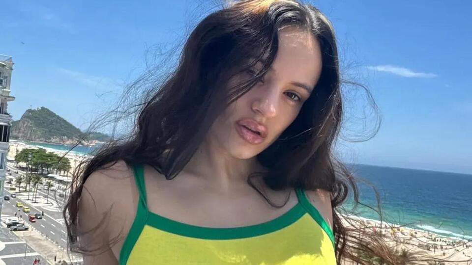 Dua Lipa’s Sister Rina Wows in Striped Mini-Shorts - NewsBreak