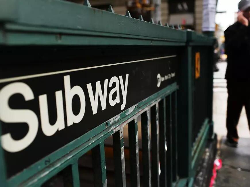Large Snake Spotted On New York Subway [VIDEO]