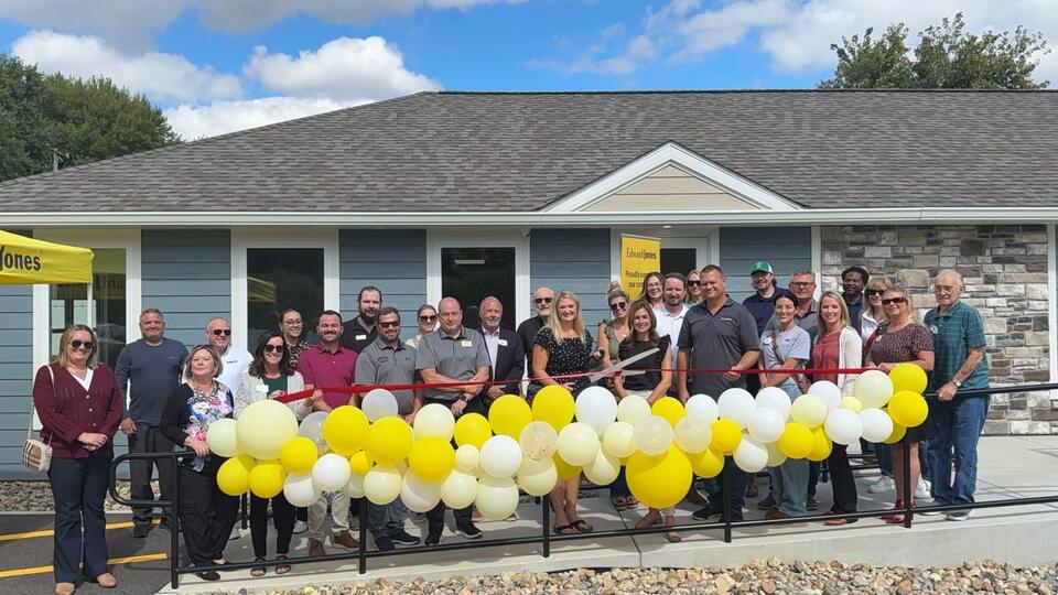 Dr. Mary Ruettgers moves Edward Jones office to new O’Fallon location ...