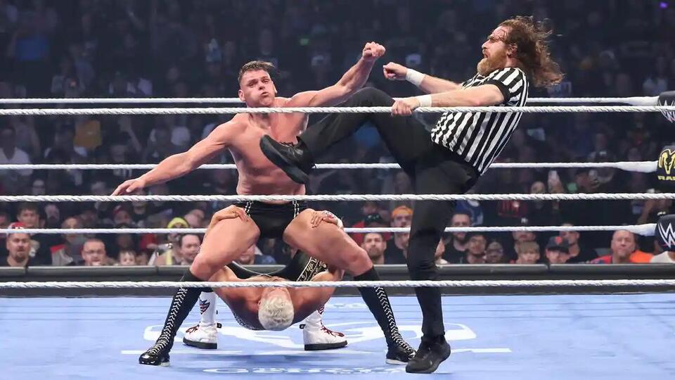 Sami Zayn Apologizes For Referee Mishaps On WWE SmackDown - NewsBreak