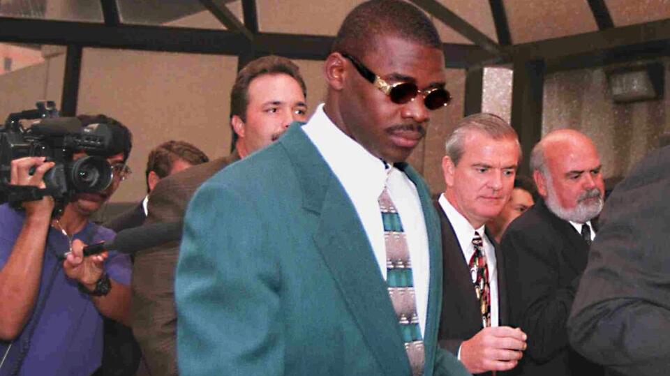 Yes, a Dallas police officer once tried to have Michael Irvin killed ...