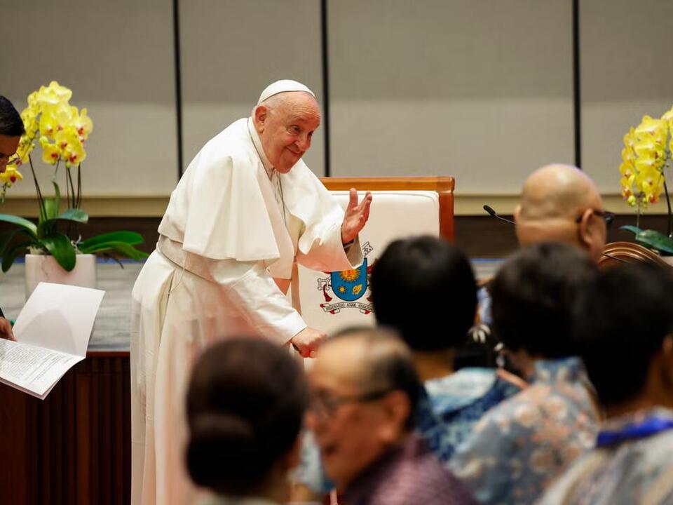 Watch as Pope Francis holds Holy Mass in Jakarta after calling for ...