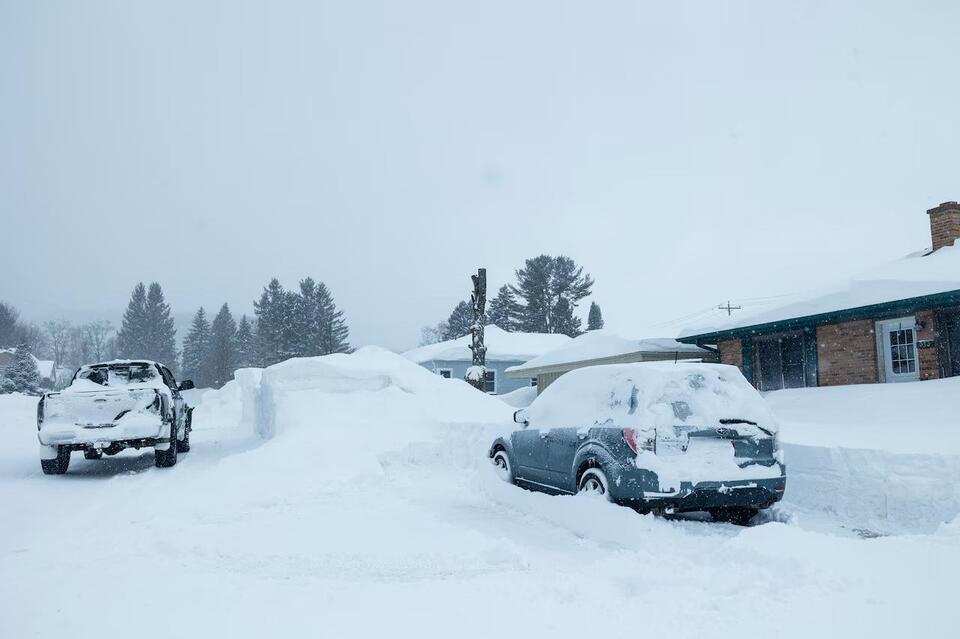 Thousands without power in western UP as blizzard rolls through ...