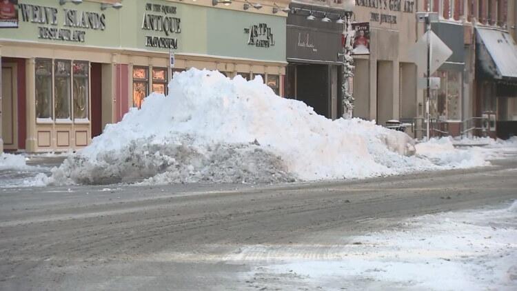 Six inches of snowfall in Chicago - NewsBreak