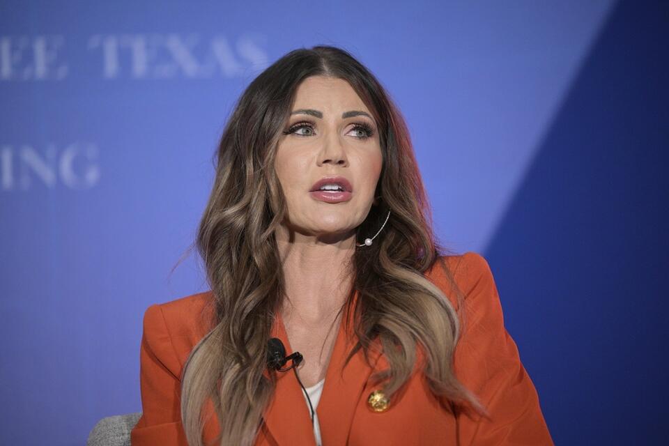 Daily Mail Reports on New Evidence of Alleged Affair Between Kristi ...