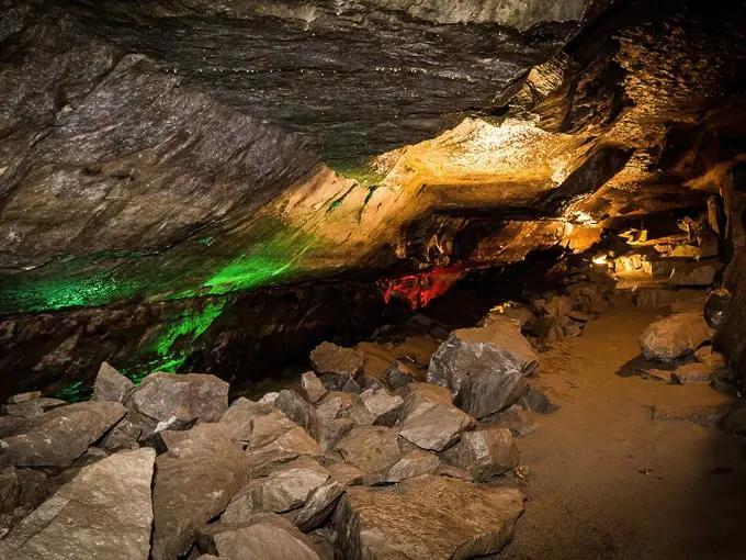 Explore This Stunning Cave In Ohio With Jaw-Dropping Rock Formations ...