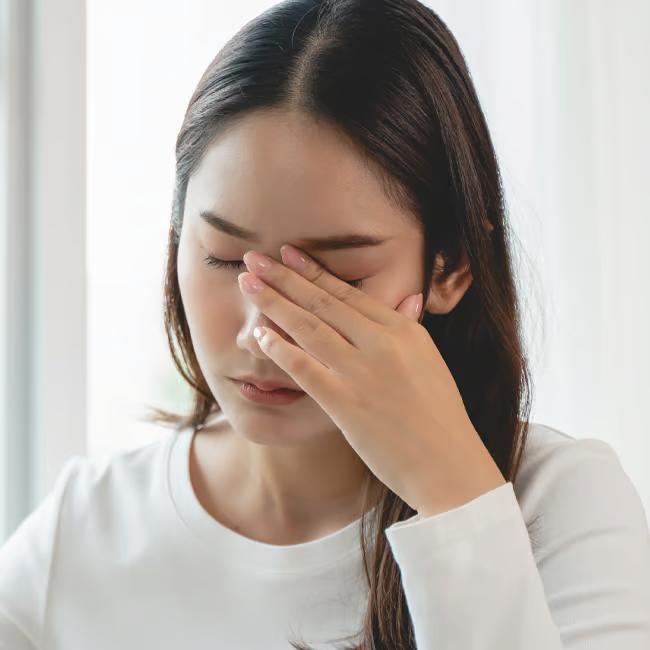 6 Common Signs Your Body Is Low In B12, One Causes A 'Burning Tongue ...