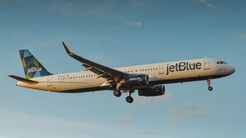 JetBlue Airways set to add more benefits to extra legroom seats in move ...