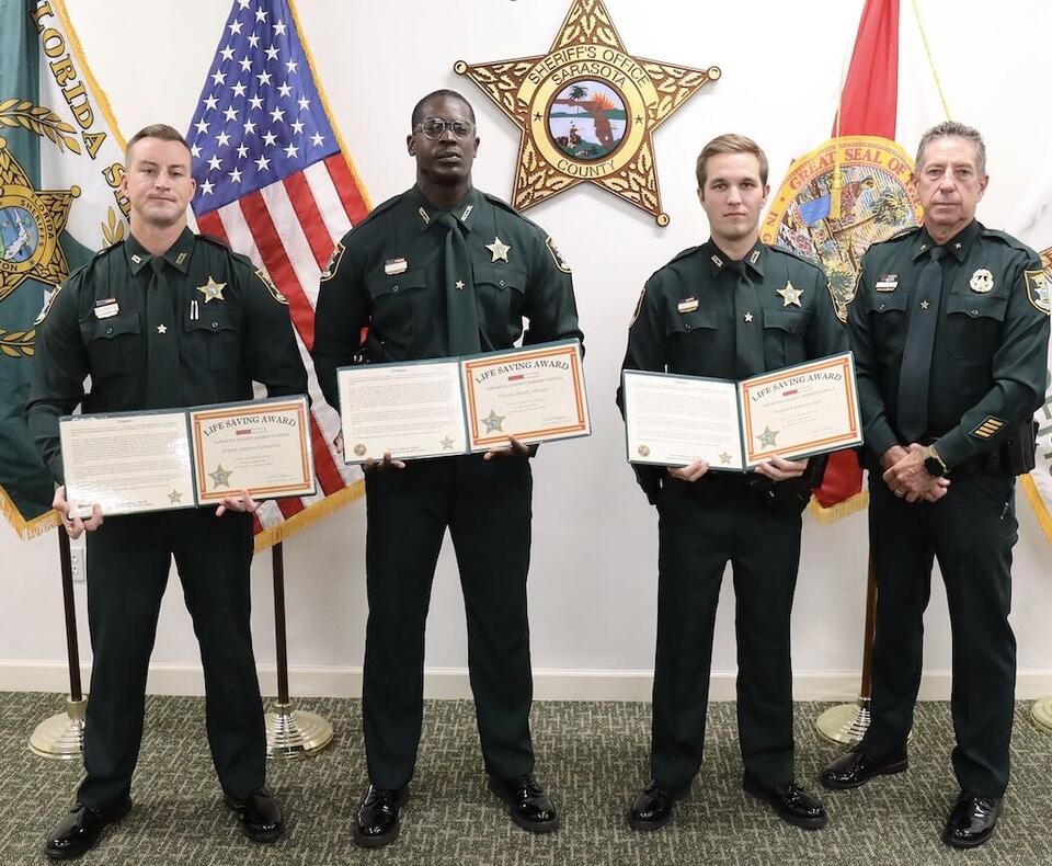 Deputies receive Life Saving Award - NewsBreak
