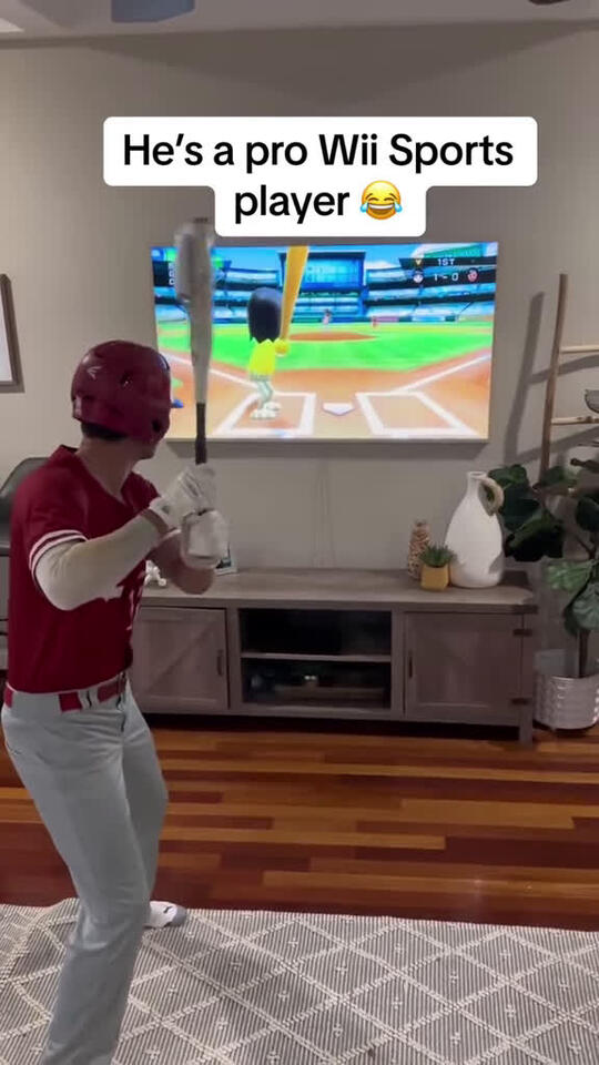 #CaughtOnCamera He really hit a bat flip - NewsBreak