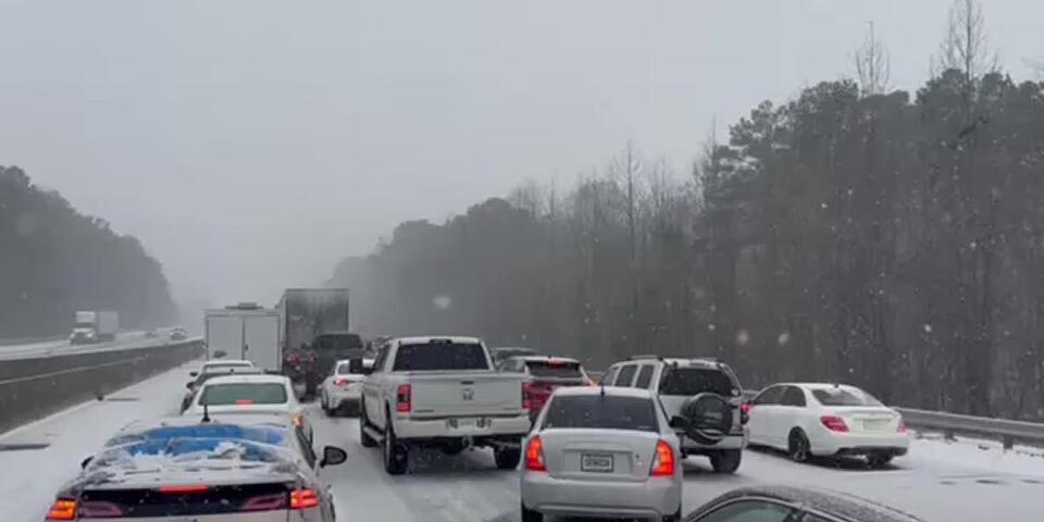 I-85 backed up near Coweta County as snow falls in metro Atlanta ...
