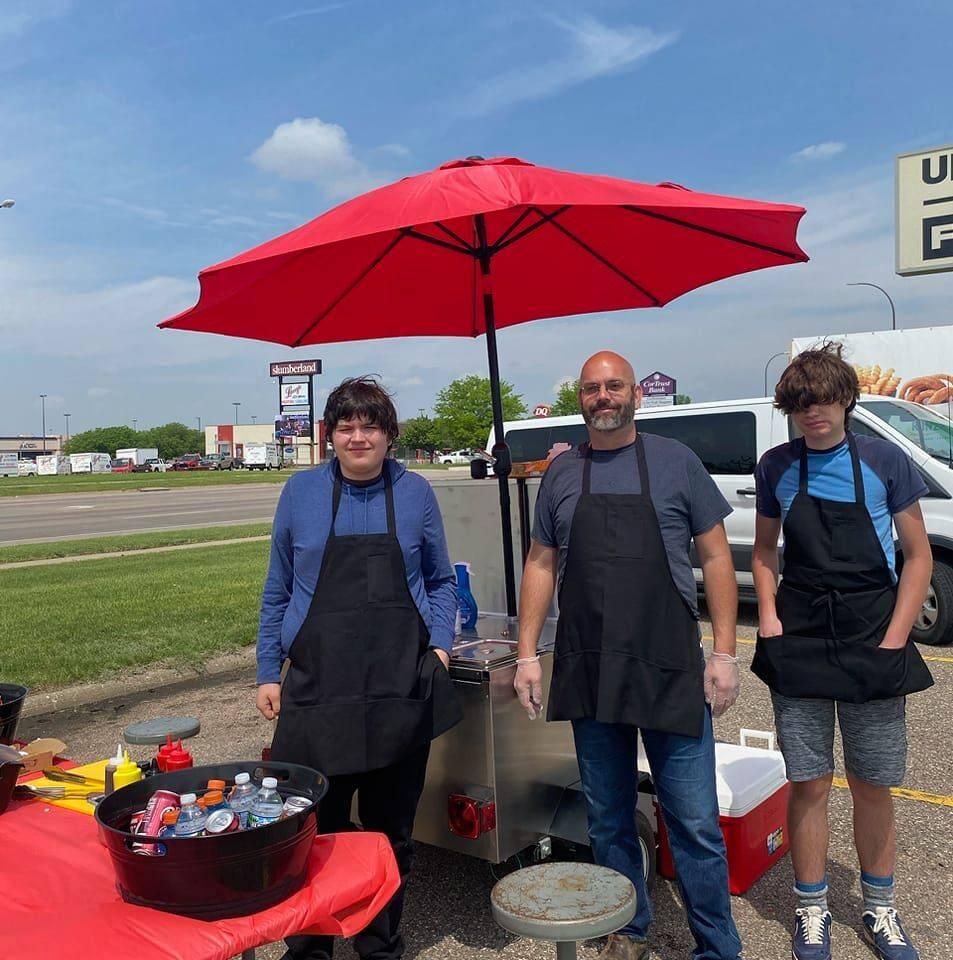 Hot dog cart gives family chance to spend time together - NewsBreak