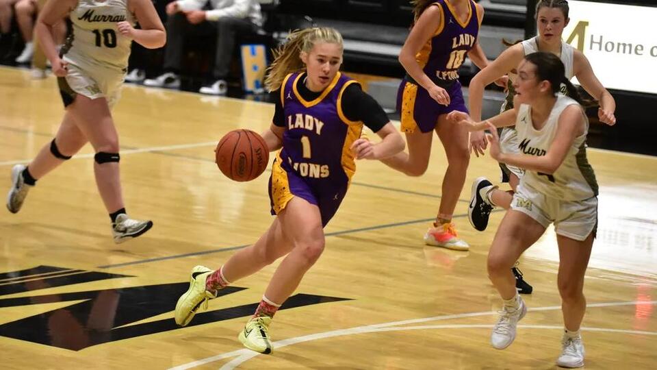Lady Lyons Make Third Appearance at Bourbon County’s Kelly Holiday ...