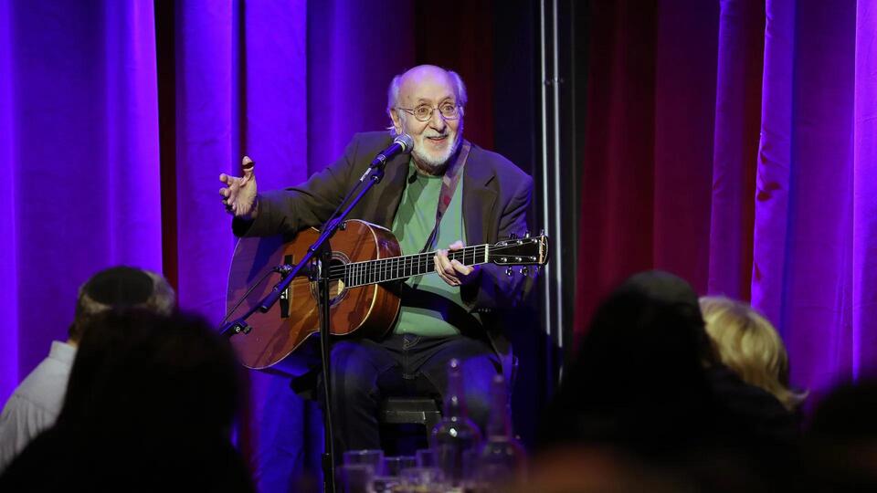 Peter Yarrow Dead: Peter, Paul and Mary Musician Dies at 86 After ...