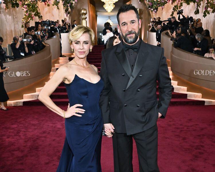 All About Noah Wyle's Family, Including Wife Sara Wyle and His 3 Kids ...