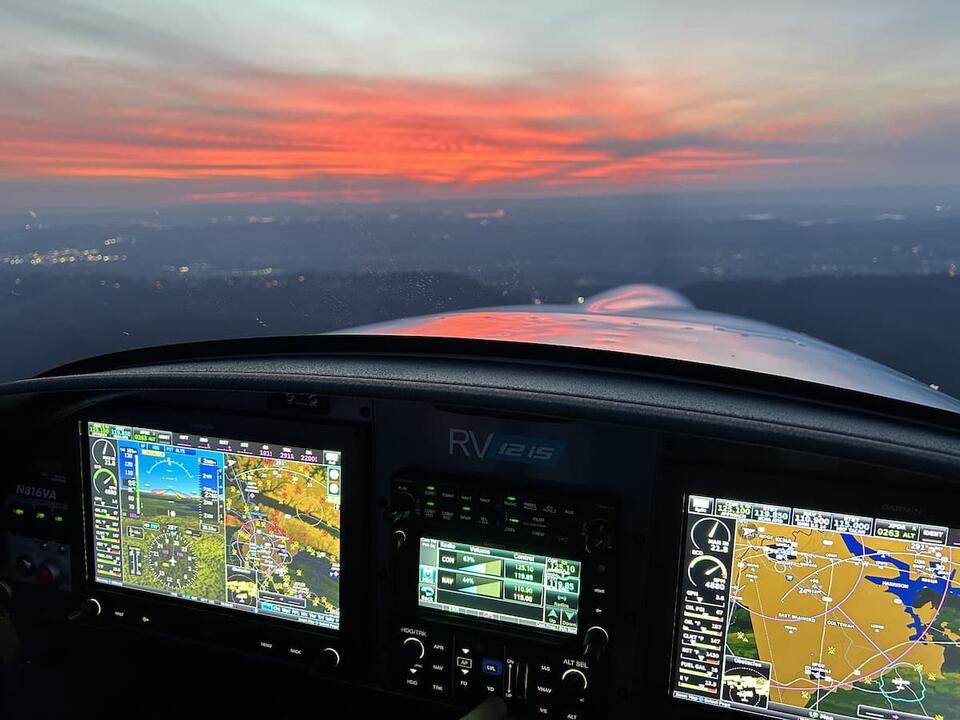 Pictures of the day: Evening flight