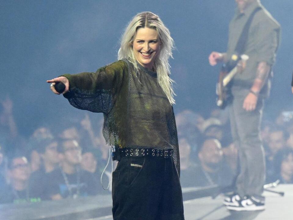 Linkin Park Debuts New Singer, Performs “Numb” at First Tour Since ...