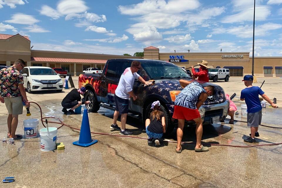 Support The Special Santa Car Wash For Local Holiday Cheer - NewsBreak