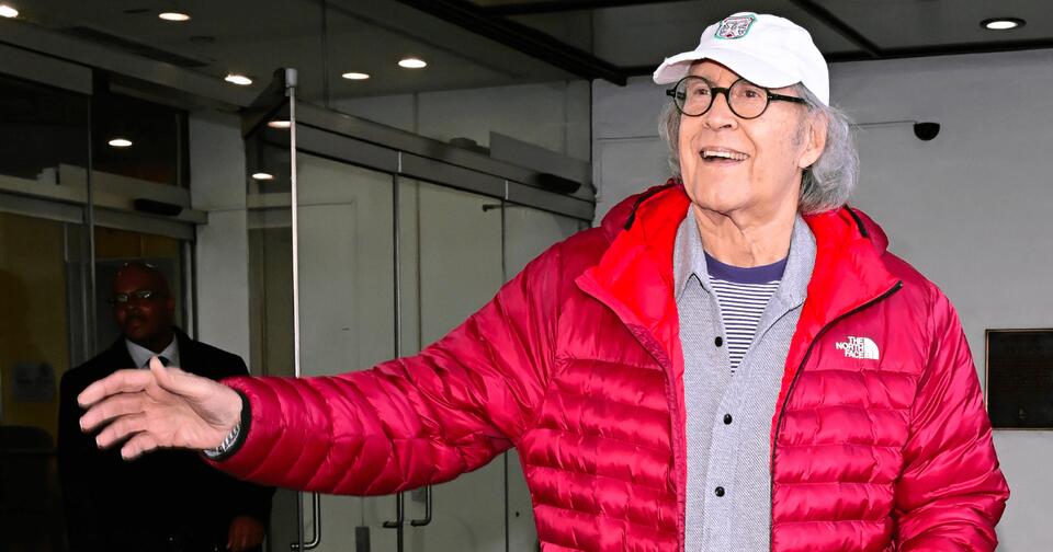 Chevy Chase discusses his exit from Community TV show - NewsBreak