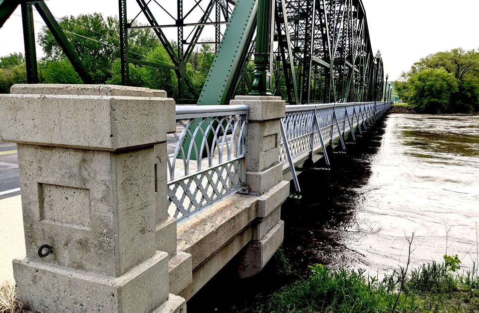 Highway 99 Minnesota River Bridge in St. Peter closes - NewsBreak