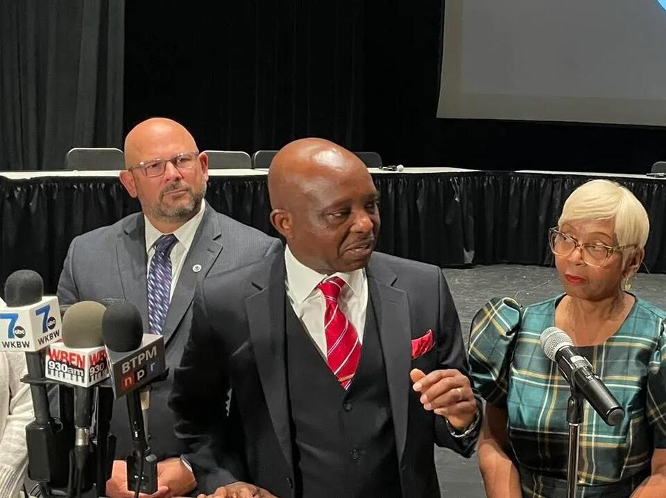 New Buffalo superintendent ready to oversee bell-to-bell cell phone ban - NewsBreak