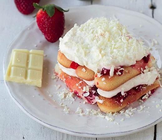 White Tiramisu with Strawberries Recipe - NewsBreak