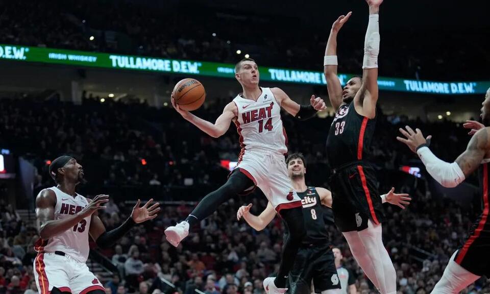 LOOK: Tyler Herro looks to pass the ball vs. Portland and other ...