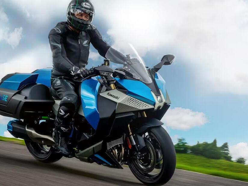 Kawasaki’s Hydrogen-Powered Superbike Just Rocked The Race Track