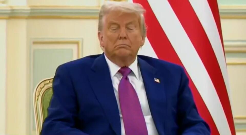 Social Media Thinks They Caught Donald Trump Sleeping During Live ...