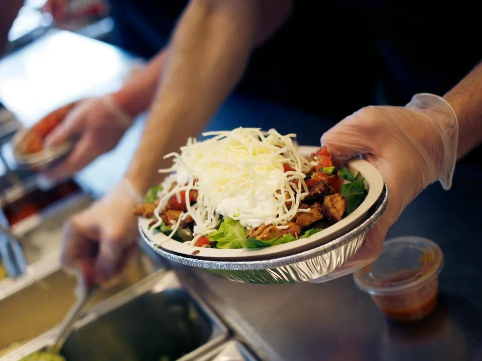 New Chipotle restaurant with drive-thru pickup lane for digital orders ...