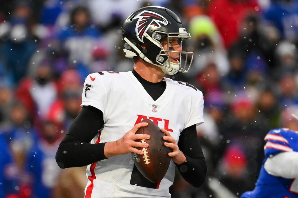 Matt Ryan signs one-day contract to retire an Atlanta Falcon - NewsBreak