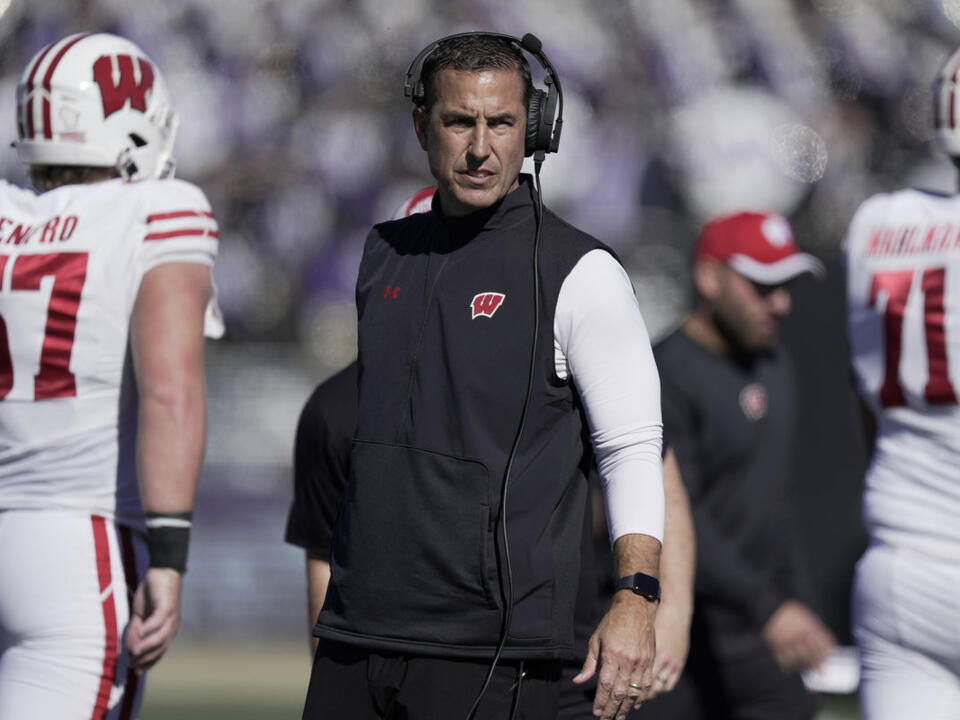 Wisconsin Football Visitor Preview for Clash with No. 1 Oregon