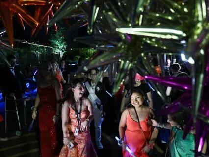 These Over-The-Top Prom Send-Offs Were Better Than The Actual Prom