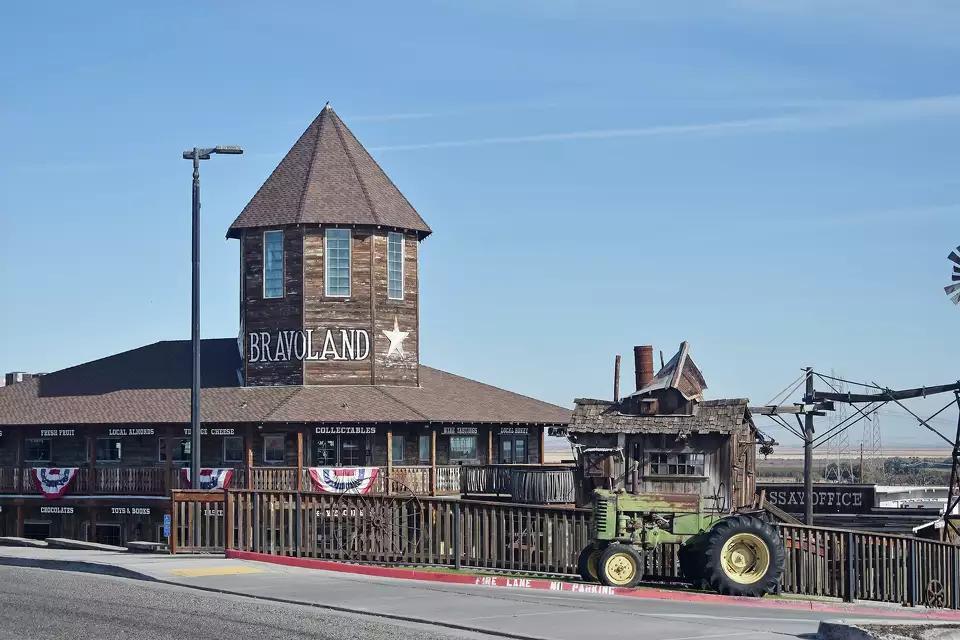 How an I-5 Wild West village became California's go-to rest stop ...