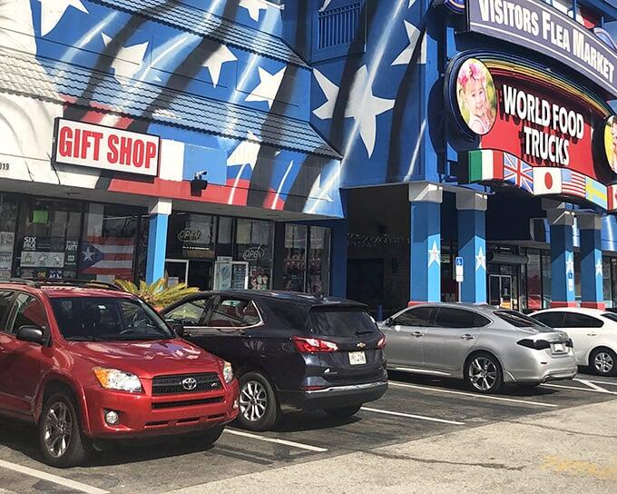 The Enormous Flea Market In Florida Where $30 Fills Your Backseat With ...
