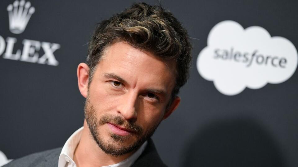 Jonathan Bailey Says He Loves ‘Soggy Bottoms’ - NewsBreak