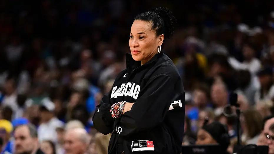Dawn Staley gives classy answer after Geno Auriemma question following ...