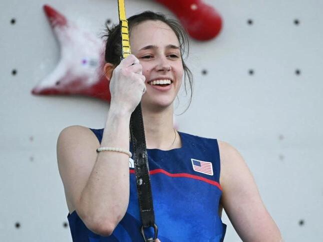 Americans Hunt, Kelly race to qualify in women's speed heats