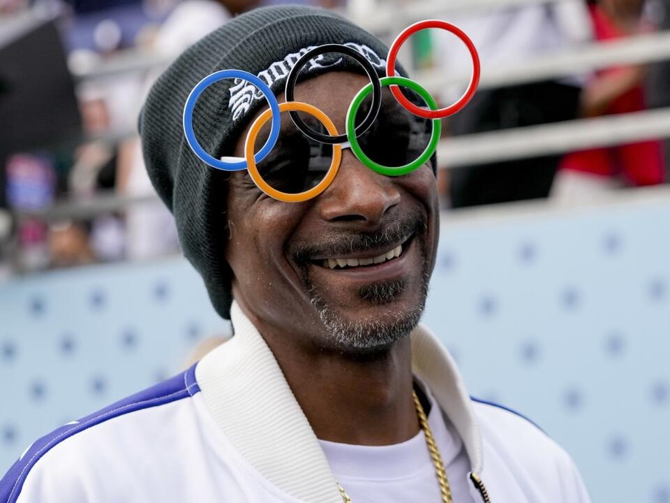 Fans Call Snoop Dogg a ‘National Treasure’ As He Delivers ‘Iconic ...