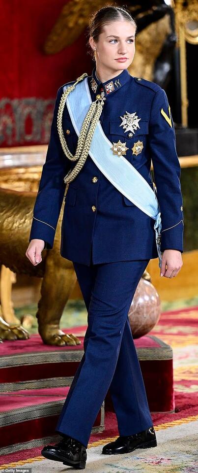 Heir force! Princess Leonor debuts military uniform at Spanish National ...