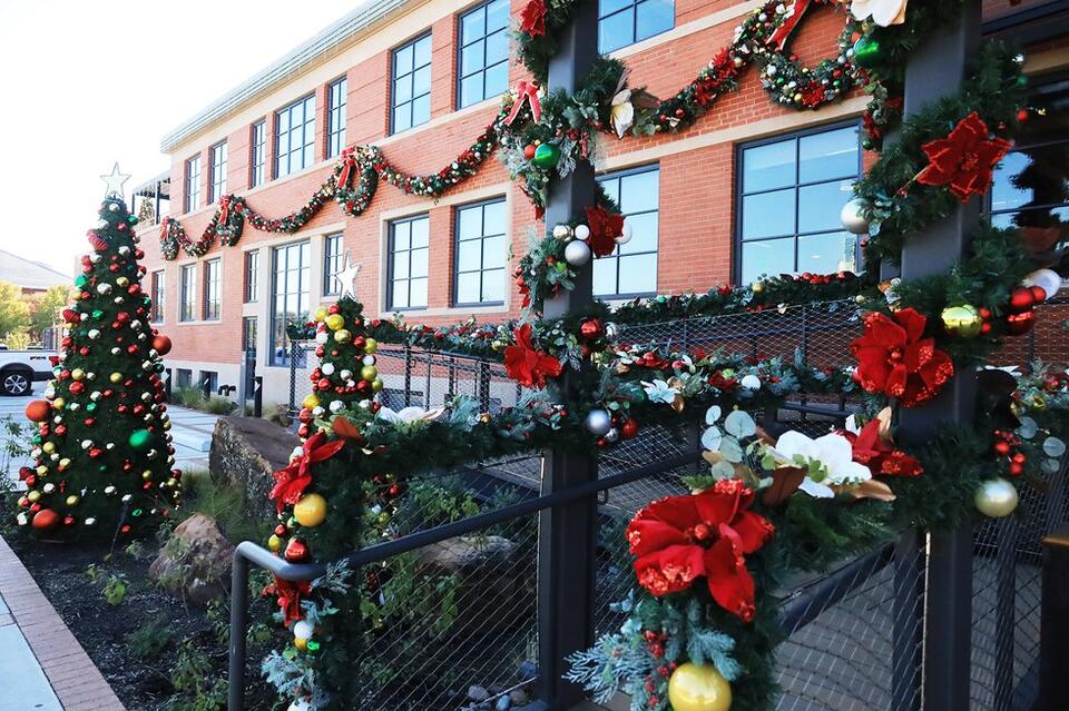 A Family’s Christmas Tradition Shines Again in the Stockyards - NewsBreak
