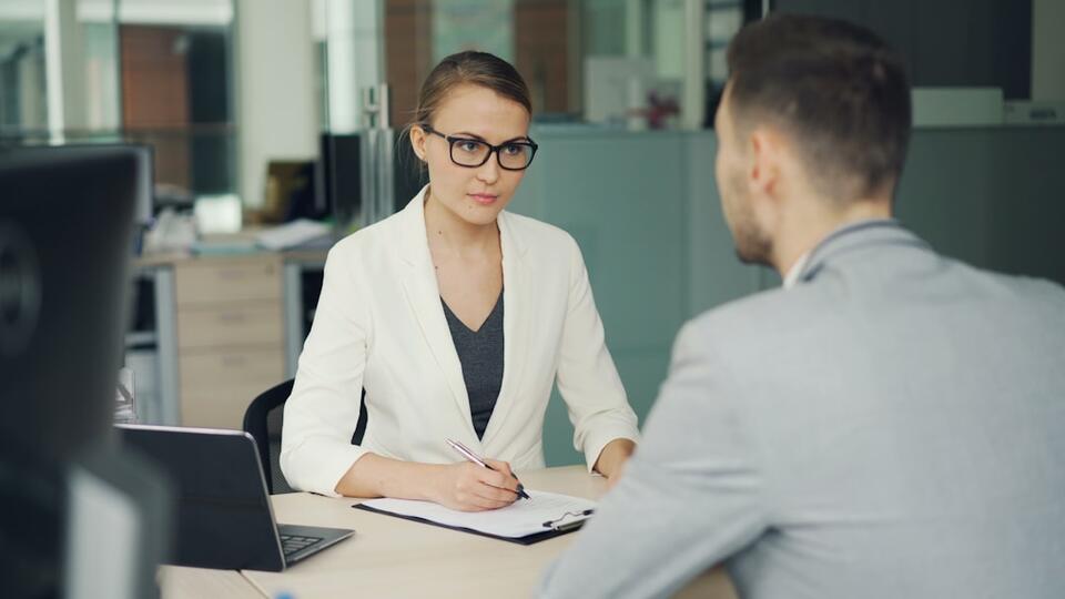 17 signs you’re interviewing at a toxic workplace - NewsBreak