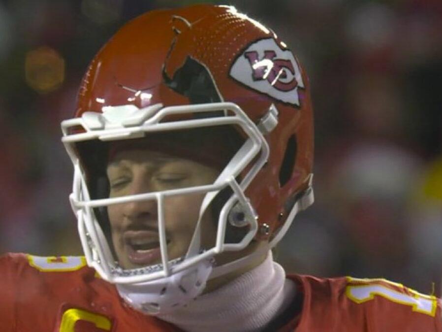 Chiefs QB Patrick Mahomes' helmet malfunction causes confusion in playoffs