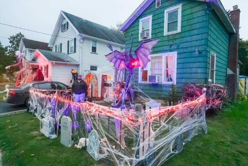 Toxic waste, spiders, clowns, and haunted maze become a real 'Nightmare ...