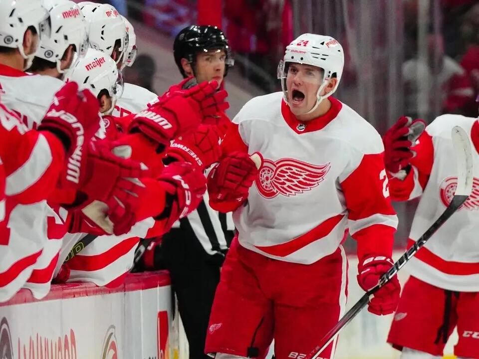 Sharks acquire F Klim Kostin from Red Wings