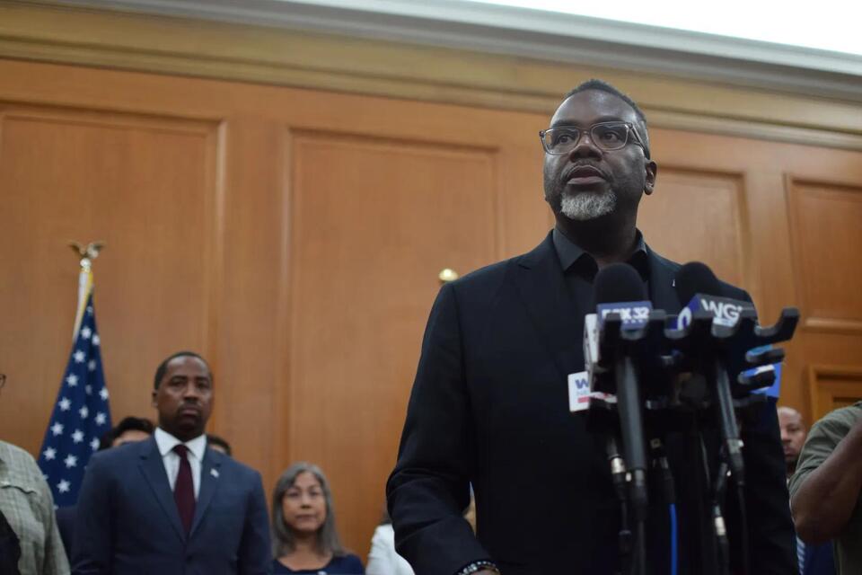 New poll shows Chicagoans strongly oppose tax increases Mayor Johnson ...