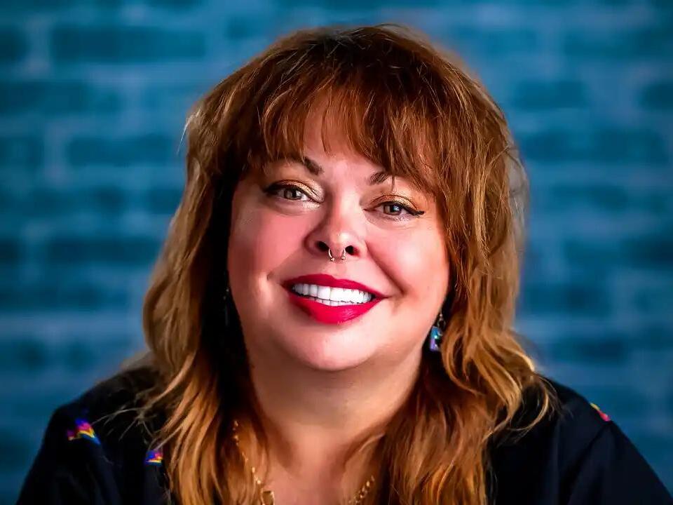 Meet Deanna Thompson: 4 Things to Know About The Mole Season 2 Netflix ...