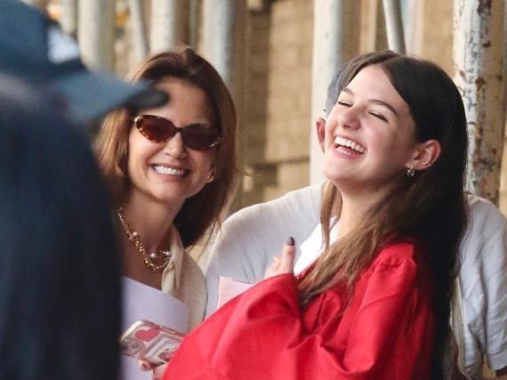 Suri Cruise lists her new name in high school graduation pamphlet as ...