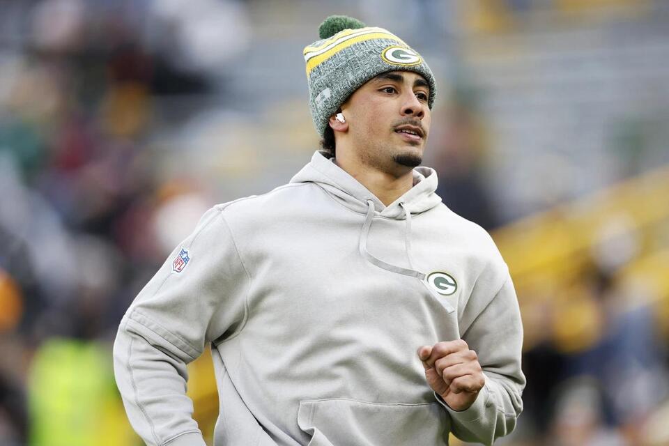 Green Bay Packers QB Jordan Love helps fan stuck in snow - NewsBreak